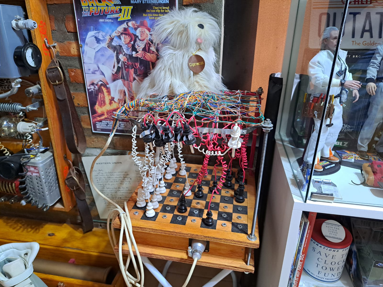 Es fanático de Volver al Futuro y alzó un museo en su casa del norte de ...