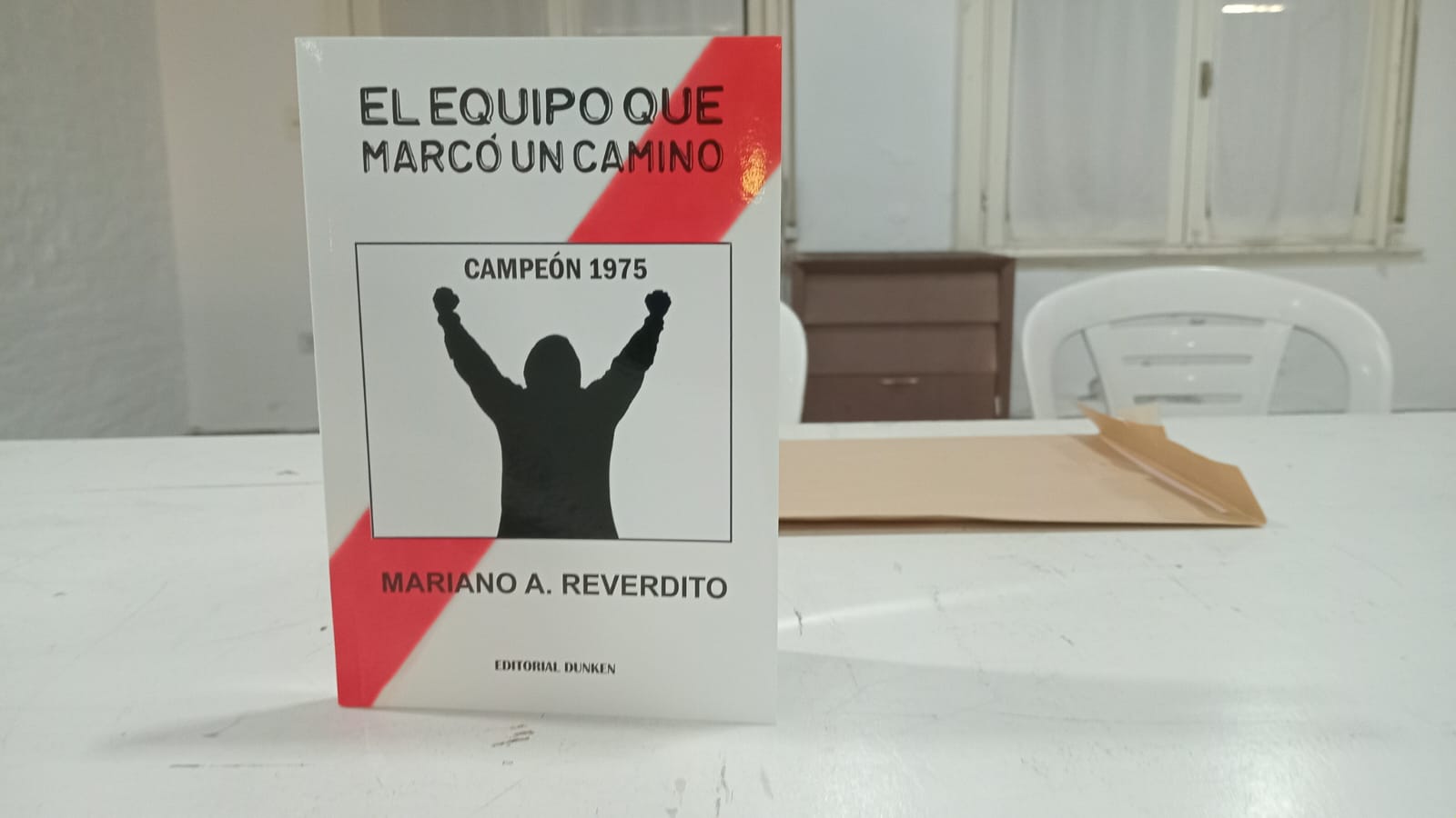 En Boca, un libro de River: Reverdito presentó “El equipo que marcó un ...
