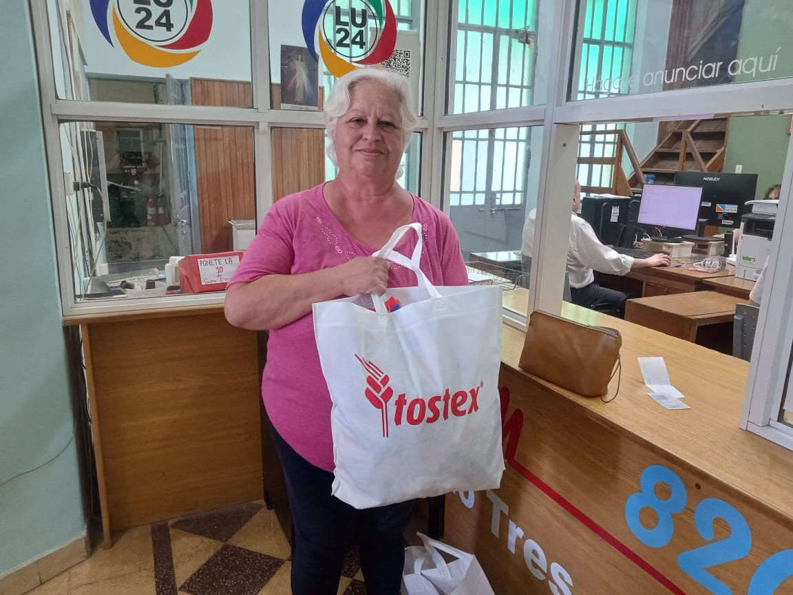 Ana se llevó una nueva bolsa de Tostex - Lu24